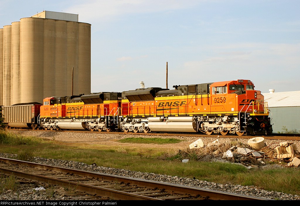 BNSF 9259 and BNSF 9285